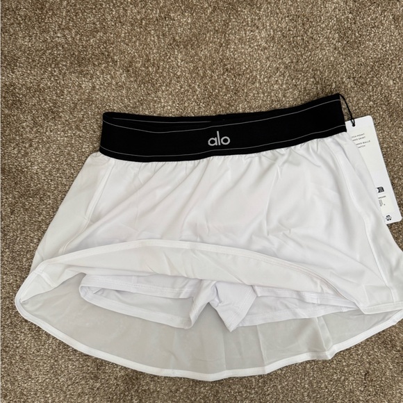 ALO Yoga | Skirts | Alo Yoga White Skort With Black Waistband | Poshmark
